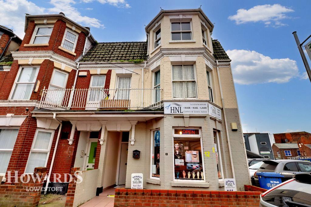 Beach Road, Lowestoft 3 bed townhouse - £240,000