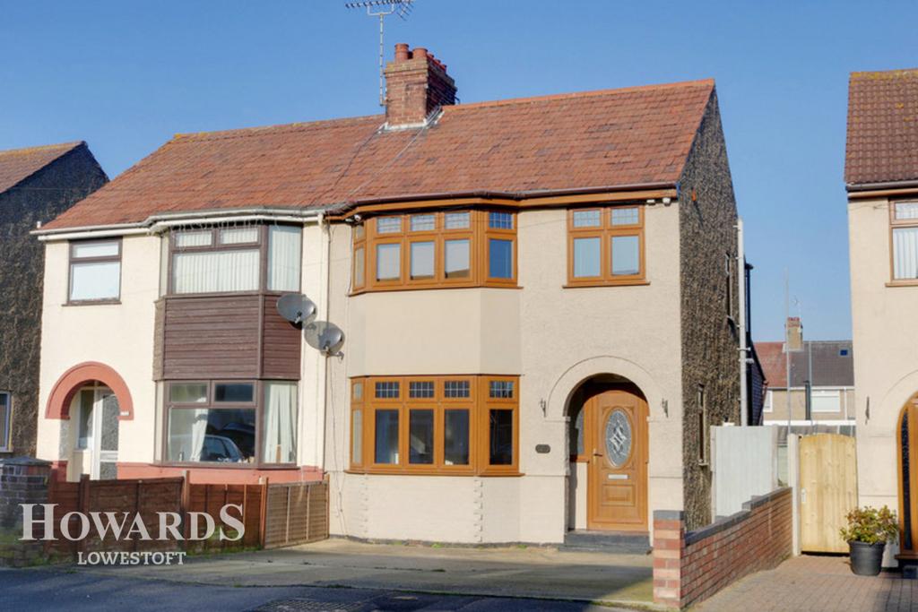 Kimberley Road, Lowestoft 3 bed semi-detached house - £230,000