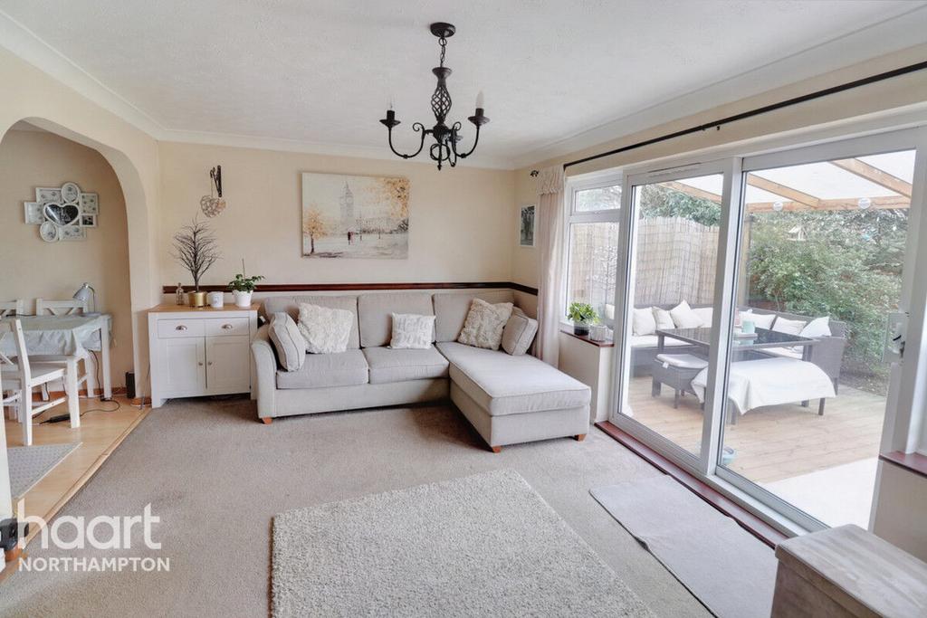 Park Avenue, Northampton 3 bed semi-detached house - £270,000