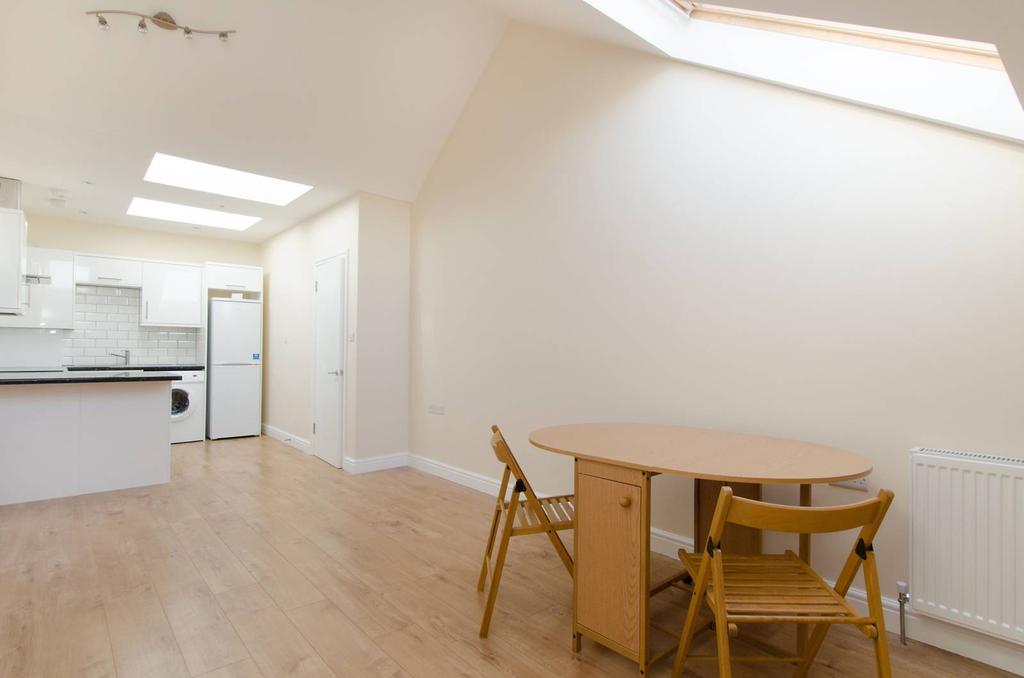 Childebert Road, Heaver Estate, London, SW17 2 bed flat - £2,275 pcm (£ ...