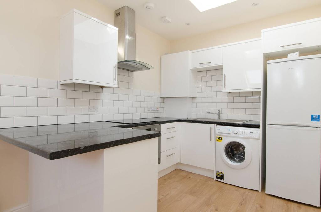 Childebert Road, Heaver Estate, London, SW17 2 bed flat - £2,275 pcm (£ ...