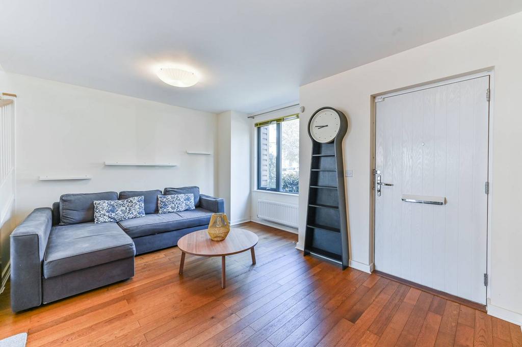 Rowan Road, Streatham Vale, London, SW16 2 bed terraced house - £500,000