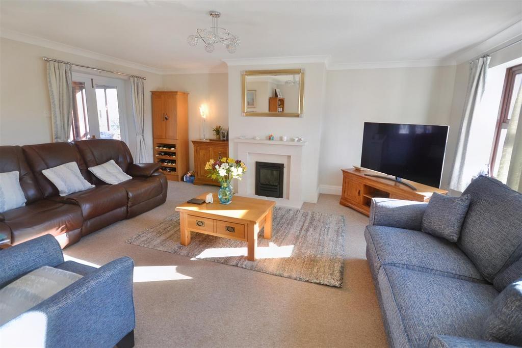 Lamborough Crescent Clarbeston Road 4 Bed Detached House £370 000