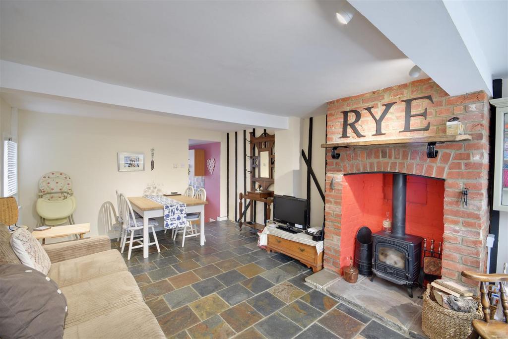 Landgate, Rye 2 bed semi-detached house - £995 pcm (£230 pw)