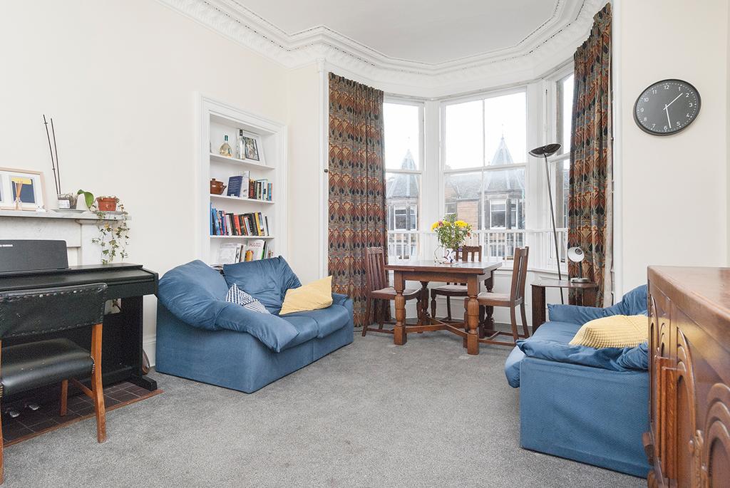 Marchmont Street Edinburgh EH9 1EL... 3 bed flat - £1,950 pcm (£450 pw)