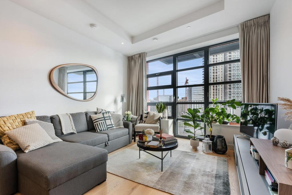 Defoe House, London City Island... 1 bed flat - £460,000