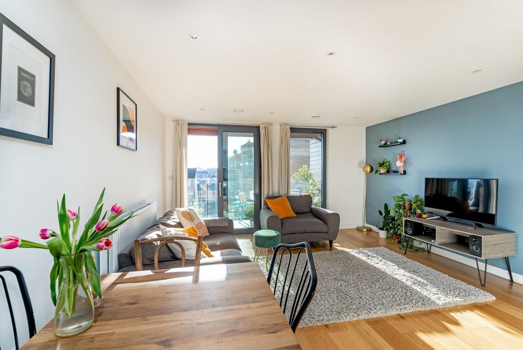 Dalston Lane, London, E8 2 bed flat - £550,000