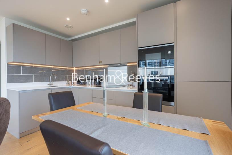 New Warren Lane, Woolwich SE18 2 bed apartment - £2,750 pcm (£635 pw)