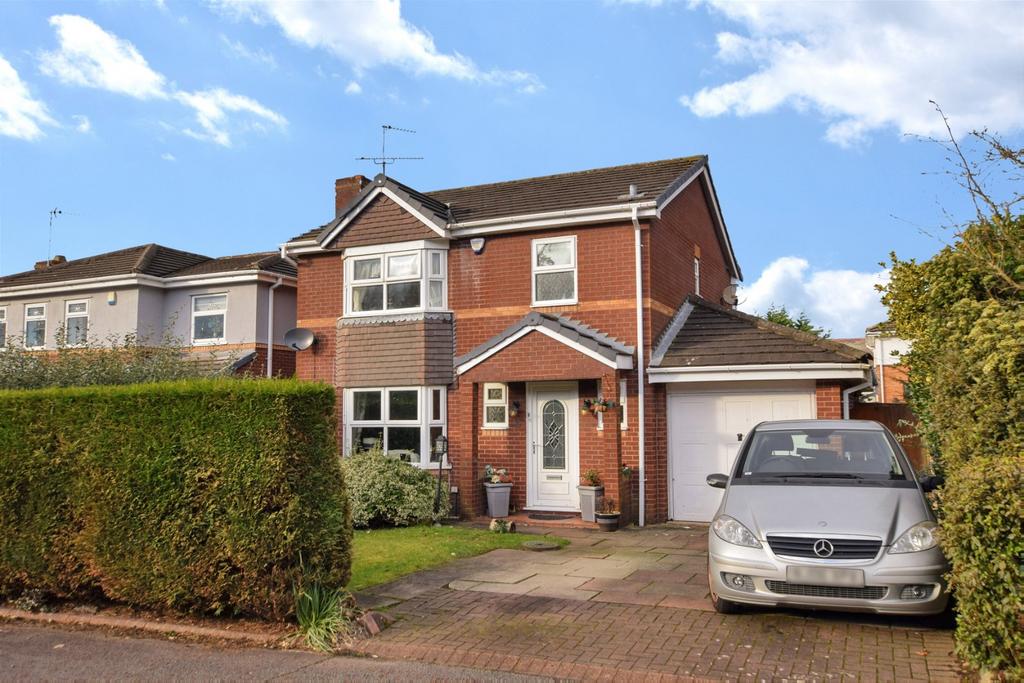 Newbury Close, Farnworth, Widnes 3 bed detached house - £300,000