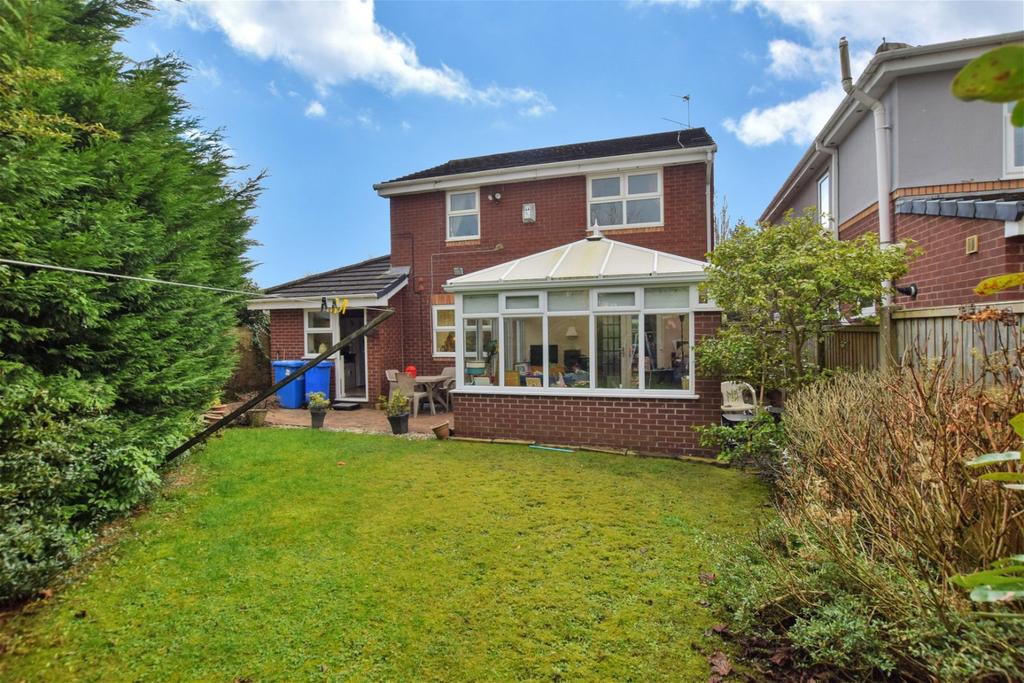 Newbury Close, Farnworth, Widnes 3 bed detached house - £300,000