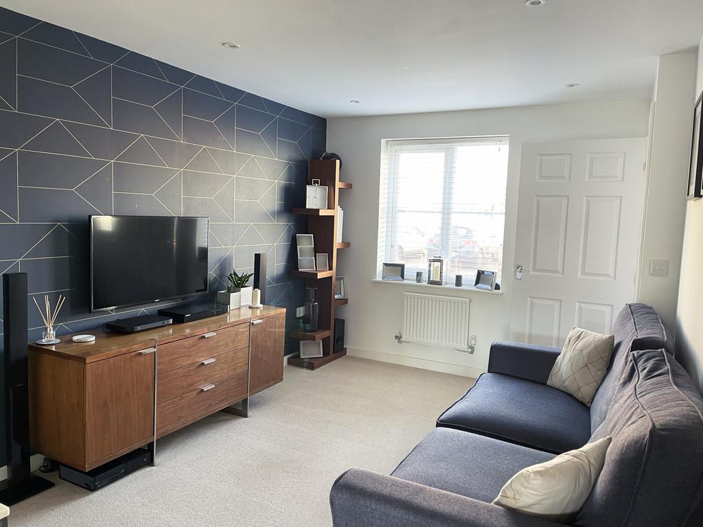 Hamlet Grove, Gloucester, Gloucestershire, GL2 2 bed semi-detached ...