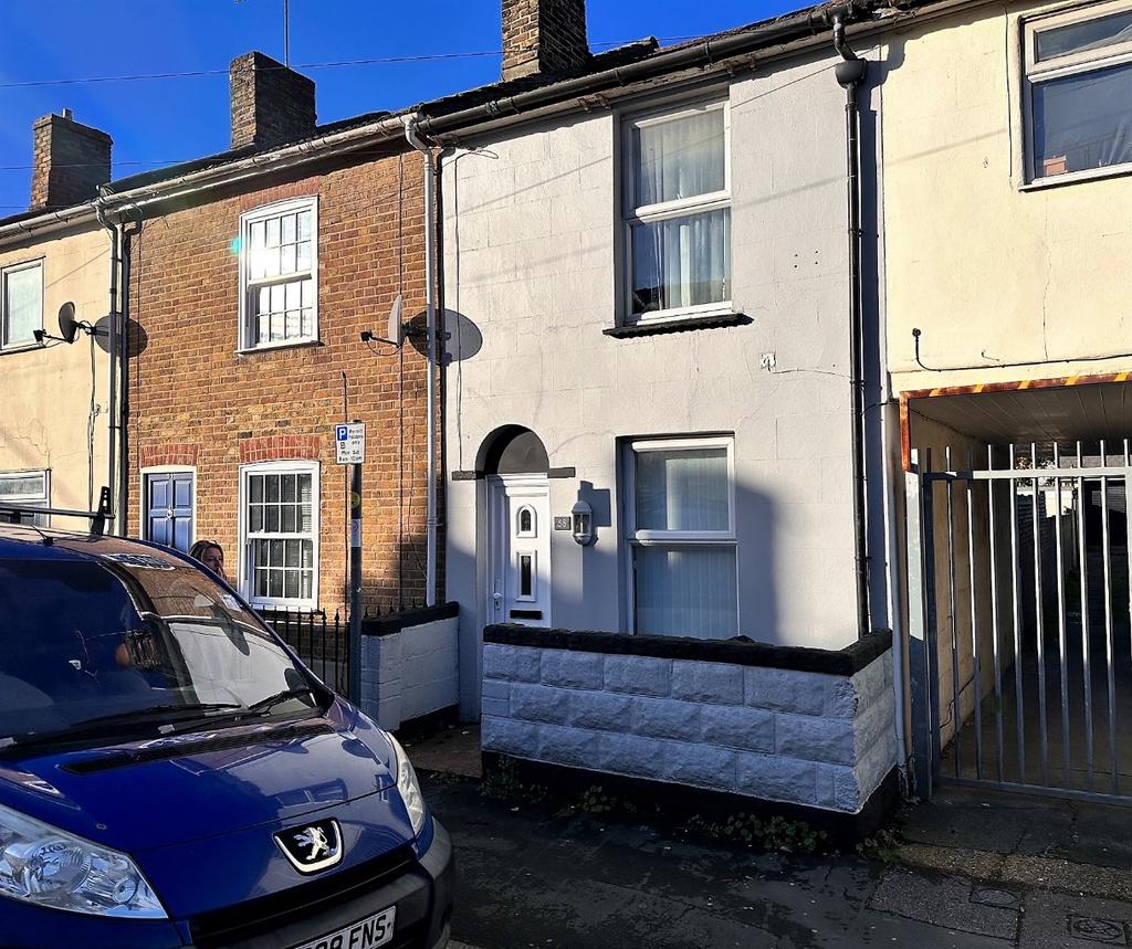 Fox Street, Gillingham, 2 bed terraced house - £240,000