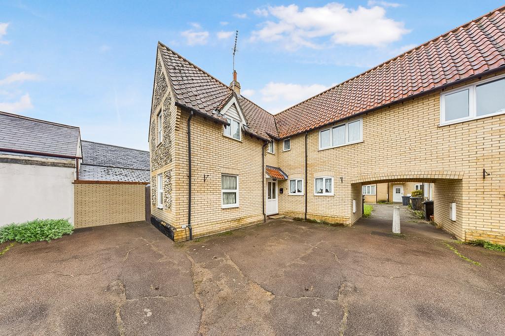 Sutherland Court, Thetford 3 bed link detached house - £220,000