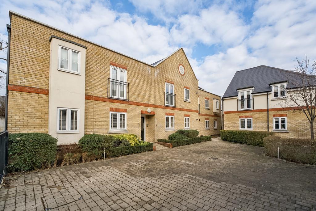 Stables Row, Wanstead 1 bed ground floor flat - £365,000