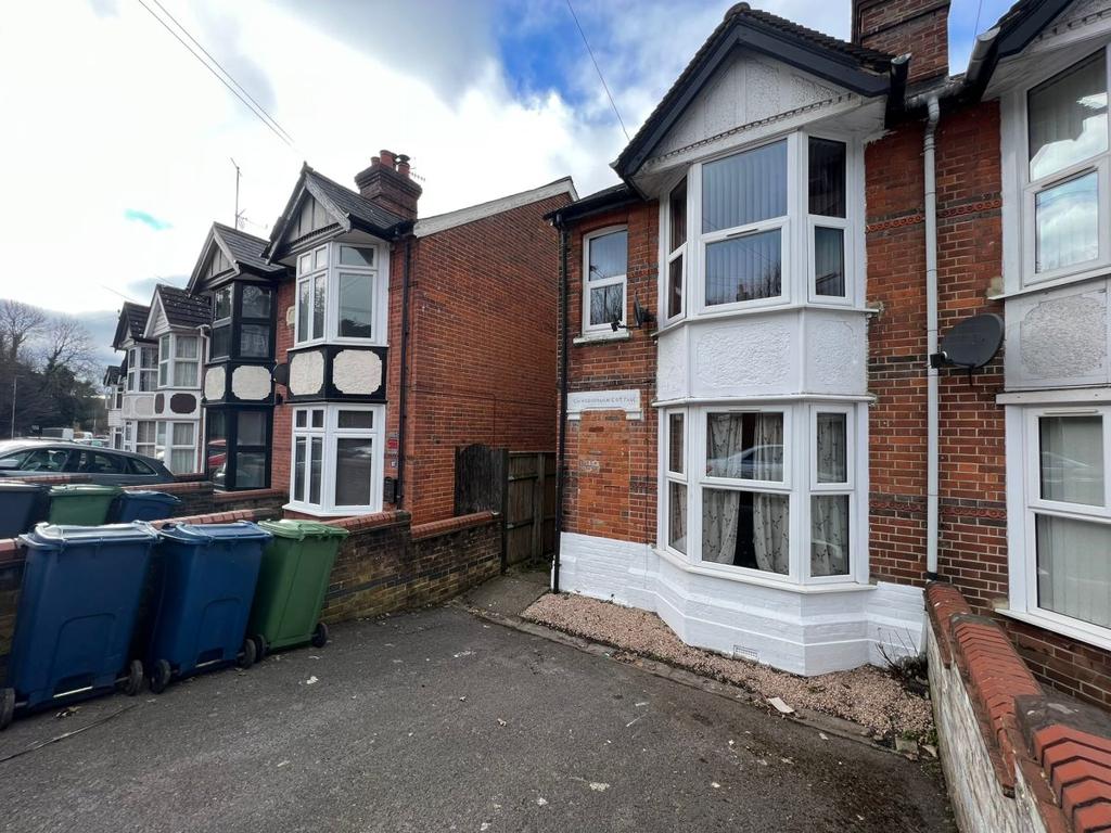 Hughenden Road, Hp13 4 bed semi-detached house to rent - £1,650 pcm (£ ...