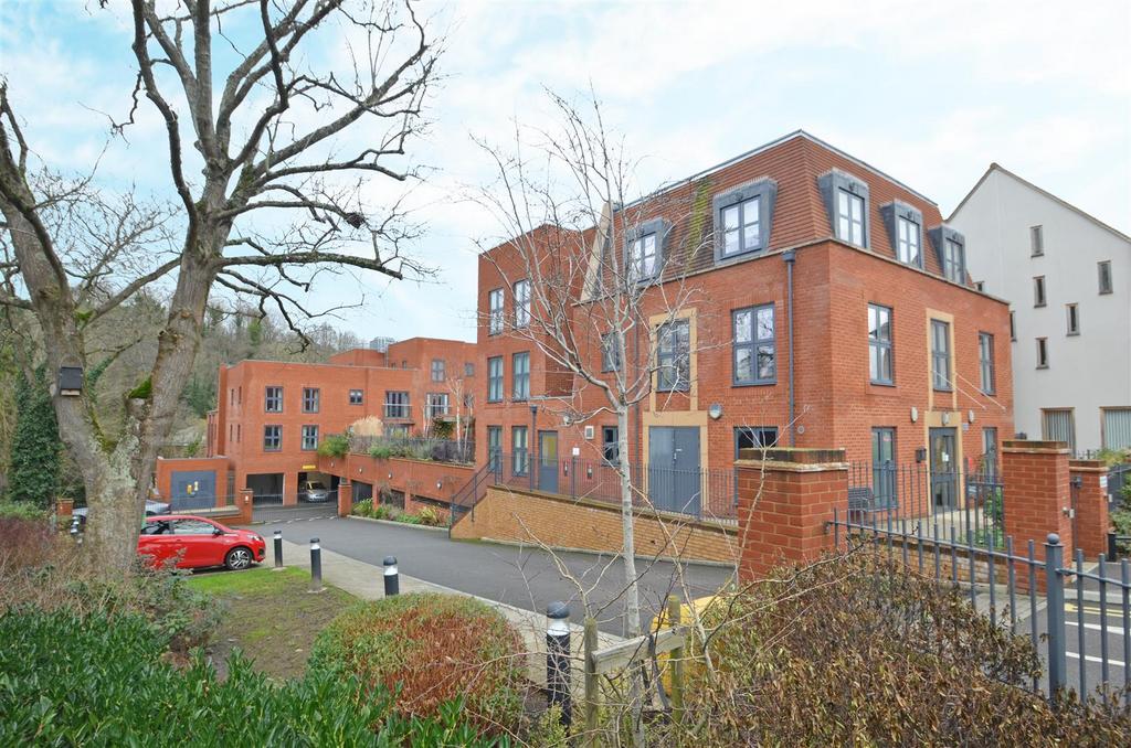 Godalming - Virtual Tour Availble On... 2 bed retirement property - £ ...