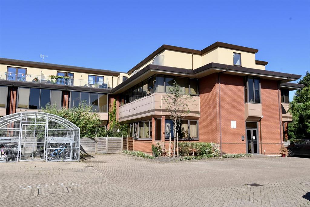 Godalming 1 bed flat - £210,000