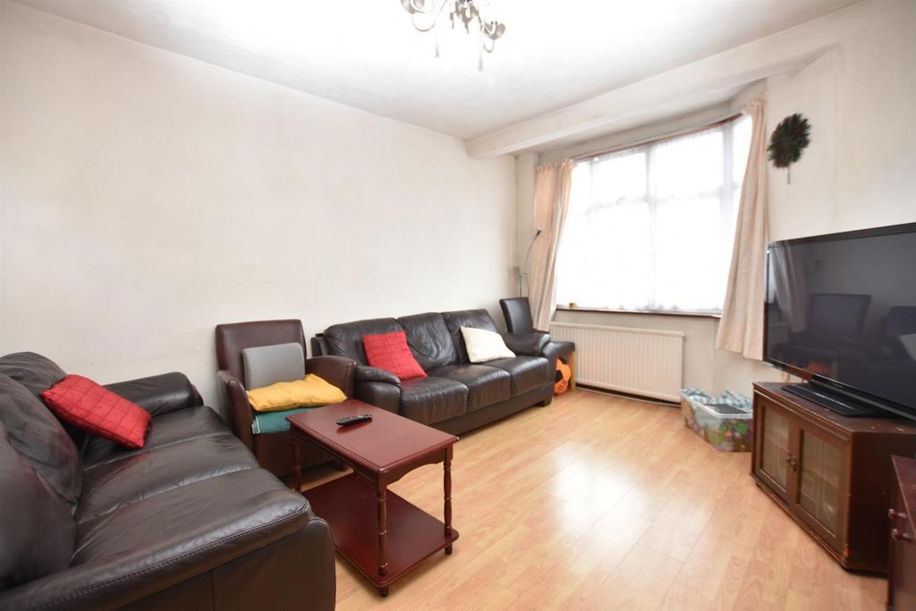 Roxeth Green Avenue, Harrow, HA2 8AB 3 bed terraced house - £515,000