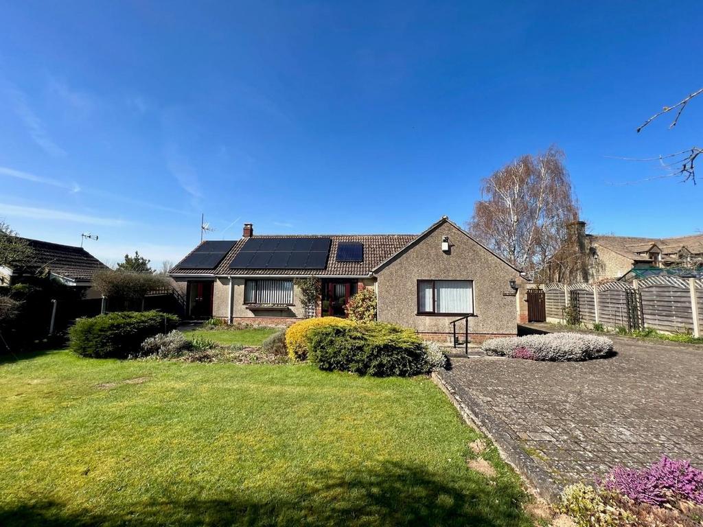 Green Street, Cam, Dursley 3 bed detached bungalow - £650,000
