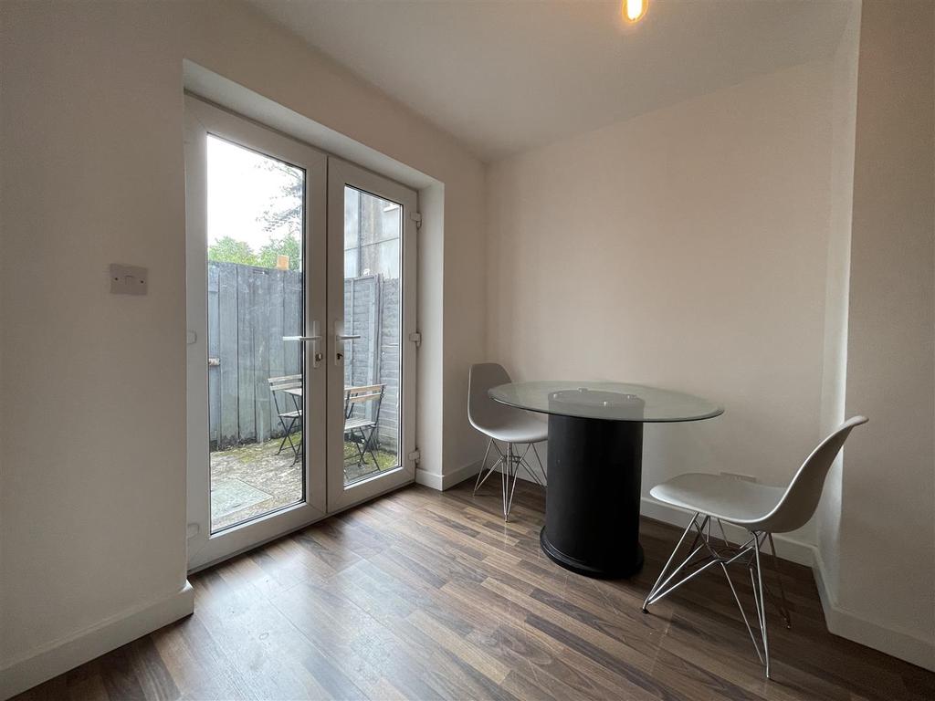 Gordon Road, Cardiff 1 bed flat - £795 pcm (£183 pw)