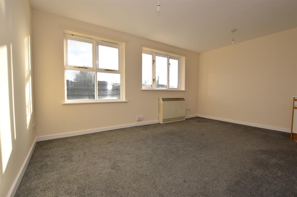 Bradgate Drive, Wigston, LE18 1HB 1 bed flat - £595 pcm (£137 pw)