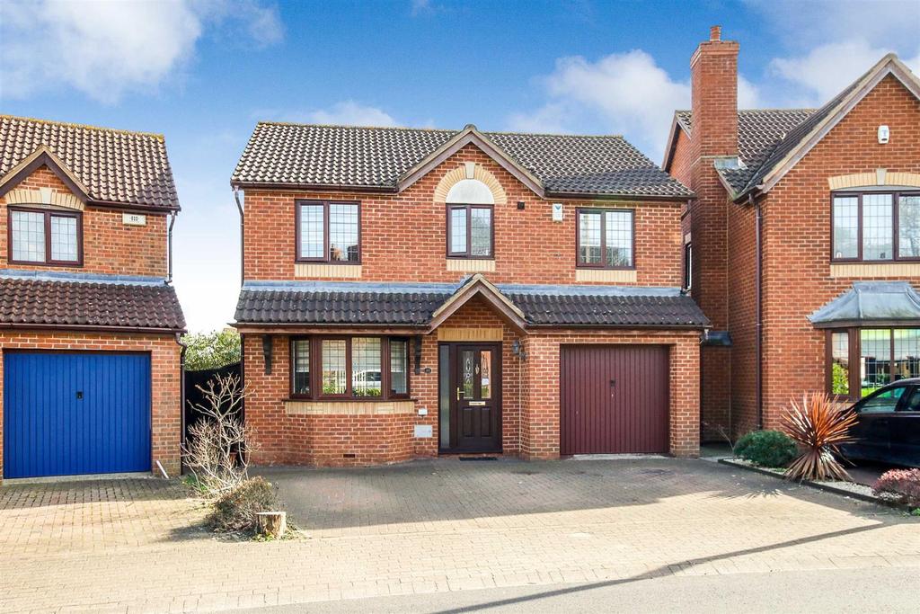 Faraday Drive, Shenley Lodge 4 bed detached house - £490,000