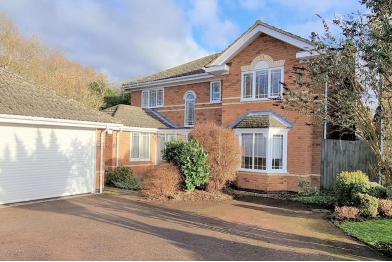 Moorhen Way, Buckingham... 4 bed detached house - £2,250 pcm (£519 pw)