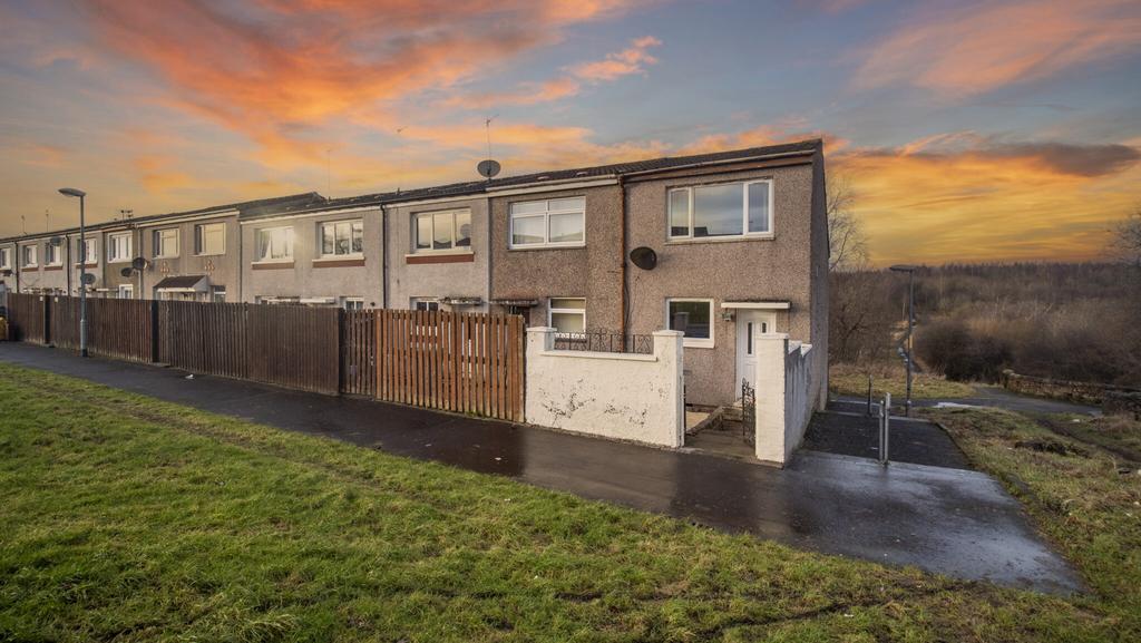 Riggside Road, Craigend 2 bed end of terrace house - £750 pcm (£173 pw)