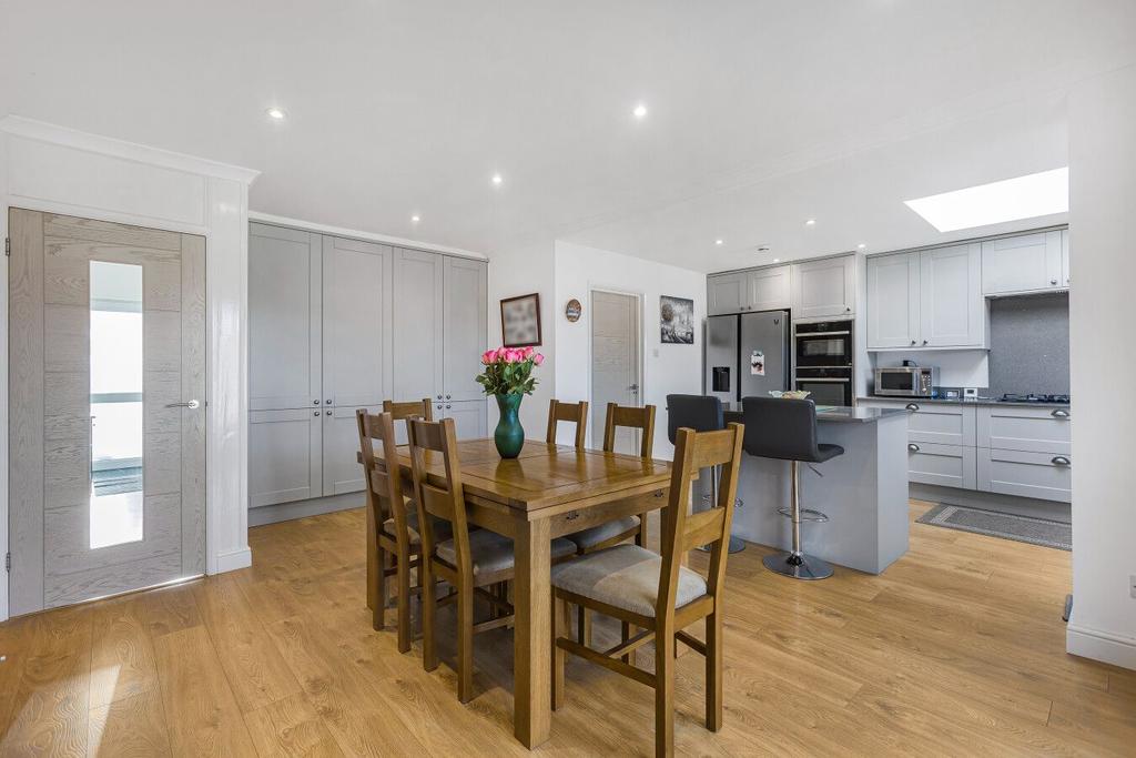 Sunnybank Road, Potters Bar, EN6 3 bed semi-detached bungalow - £700,000