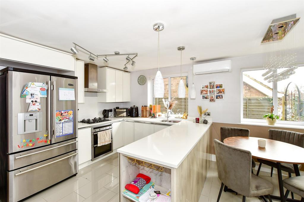 Fermor Road, Crowborough, East Sussex 3 bed detached bungalow - £425,000