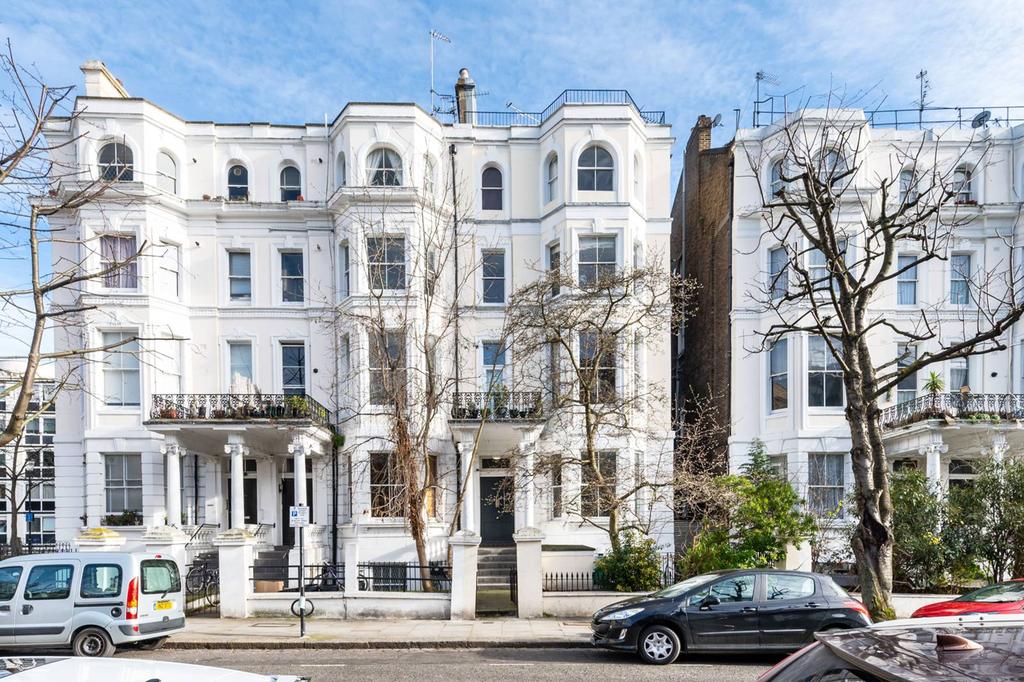 Colville Gardens, Notting Hill, London, W11 2 bed flat - £750,000