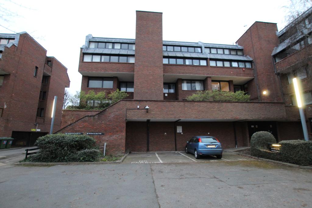 Britten Close, Golders Green, London... 2 bed apartment - £2,100 pcm (£ ...