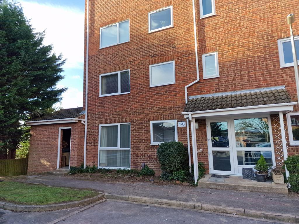 Katherines Court Ampthill Mk45 2 Bed Flat £875 Pcm £202 Pw