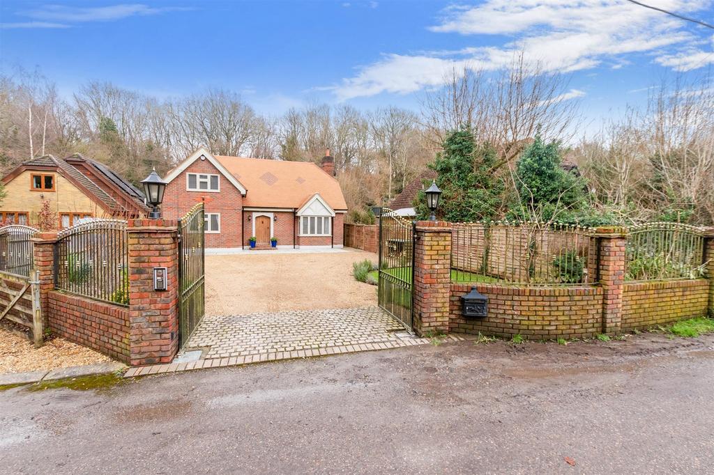 Valley Lane, Culverstone, Meopham, Kent 3 bed detached house - £635,000