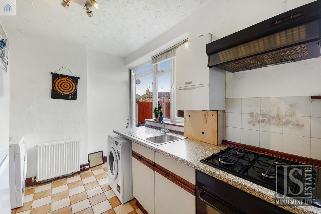 Swallands Road, London, SE6 3HG 3 bed semi-detached house - £380,000