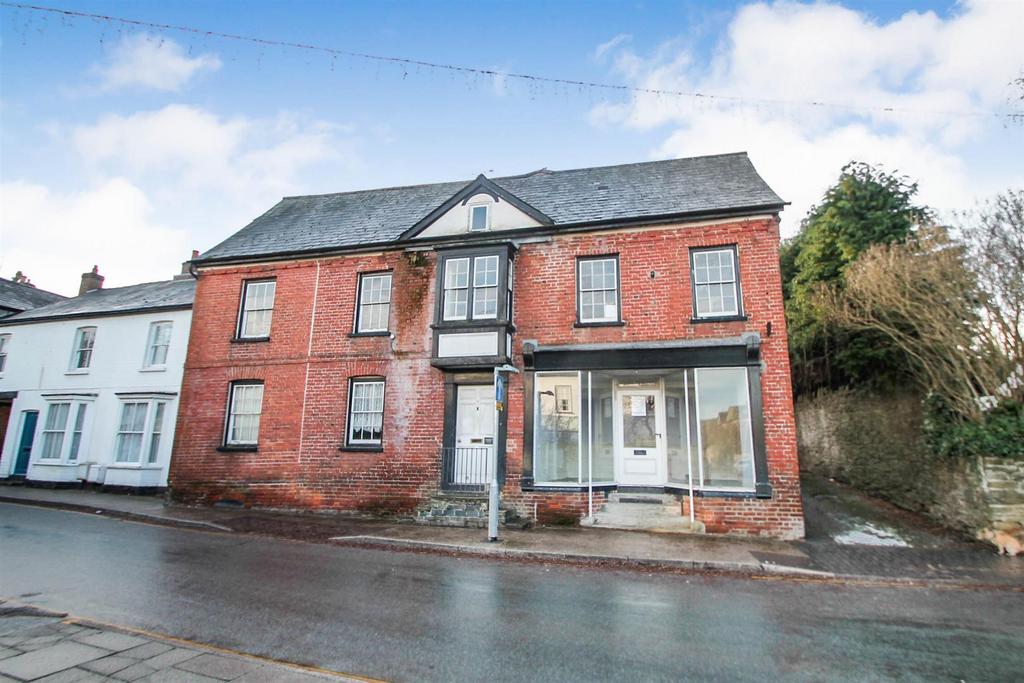 High Street, Presteigne 6 bed townhouse - £250,000