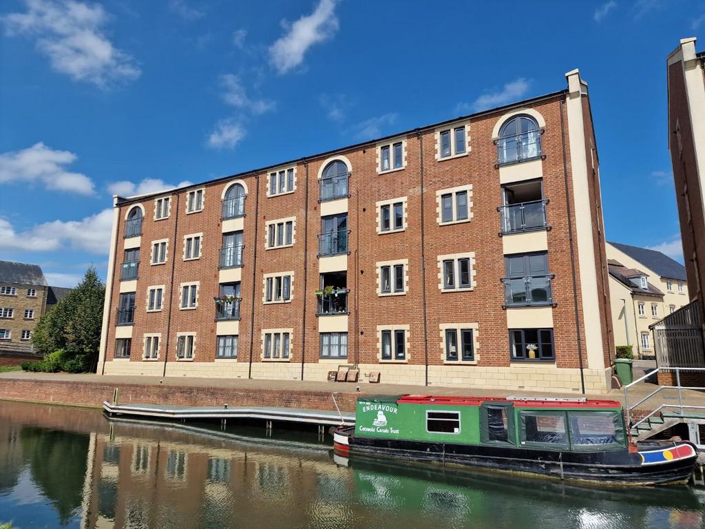 Greenaways, Ebley, Stroud 2 bed flat - £210,000