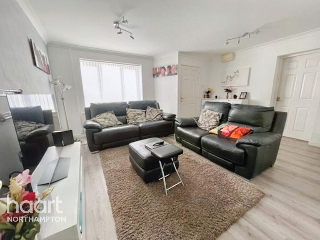 Codlin Close, Northampton 4 bed detached house - £325,000