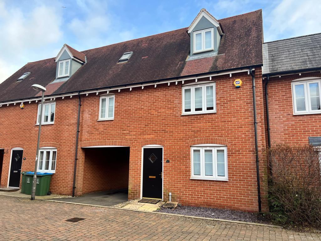 Charles Pym Road, Aylesbury, HP19 3 bed townhouse - £1,550 pcm (£358 pw)