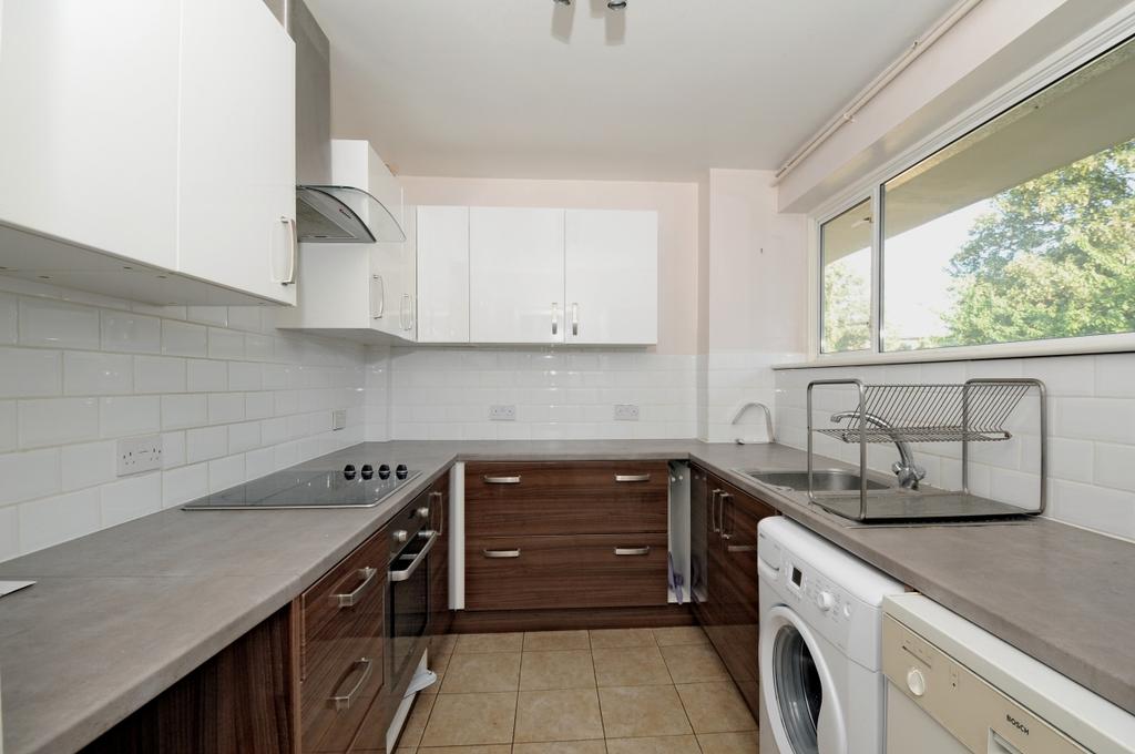 Geoffrey Road Brockley SE4 2 bed flat - £1,650 pcm (£381 pw)