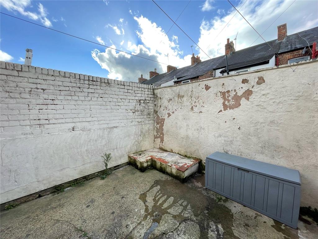 Talbot Street, Newtown, Chester, CH1 2 bed end of terrace house - £180,000