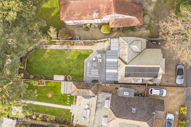 The Grove, Christchurch, BH23 3 bed detached bungalow for sale - £595,000