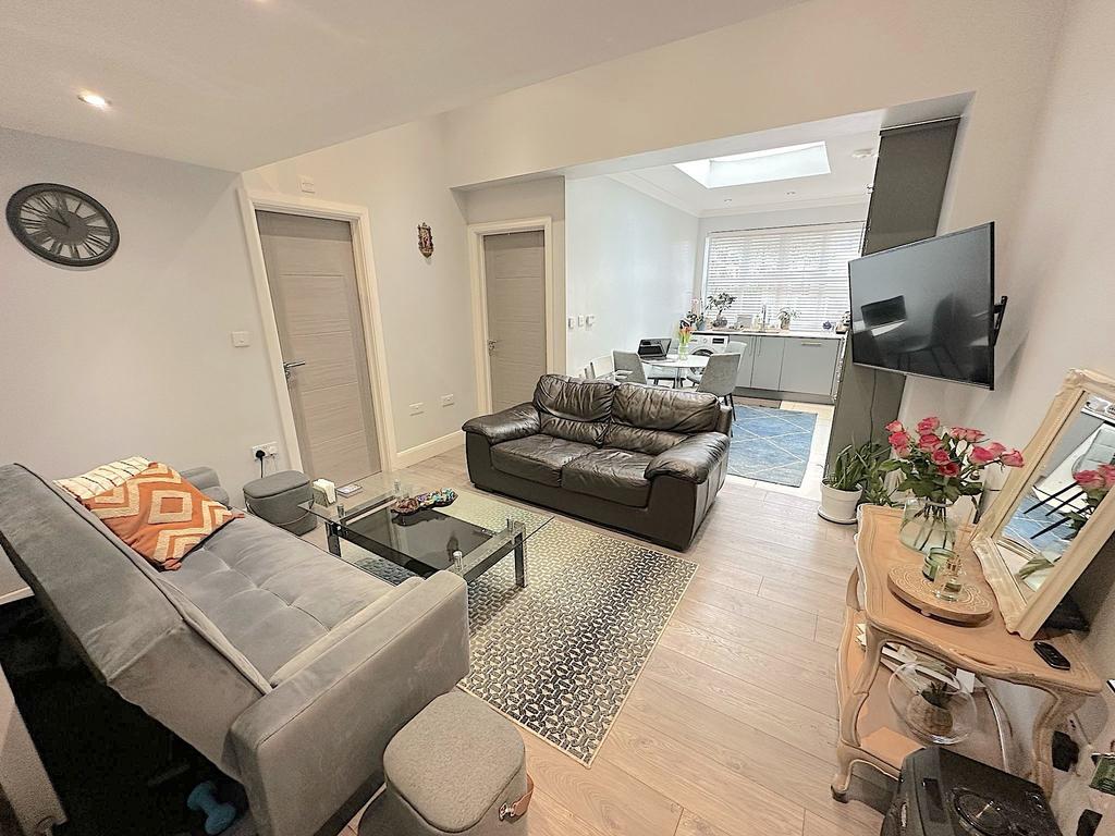 Church Lane, East Finchley, London 1 bed flat to rent - £1,700 pcm (£ ...