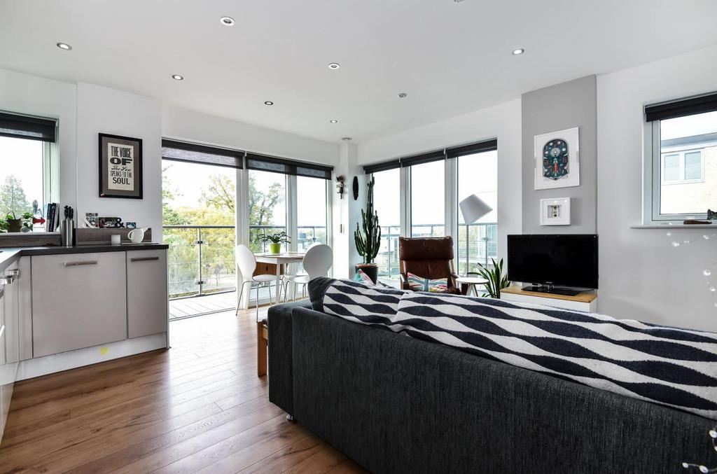 Roehampton Lane, Putney SW15 2 bed flat to rent - £2,295 pcm (£530 pw)