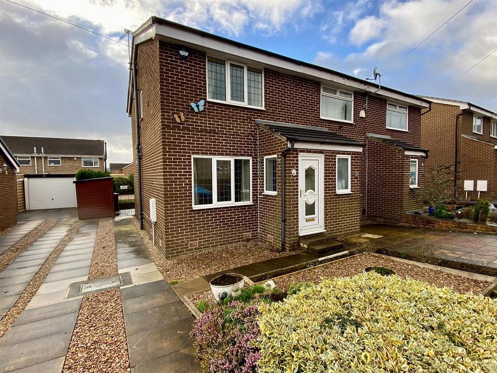 Norman Drive, Mirfield 2 bed townhouse - £155,000