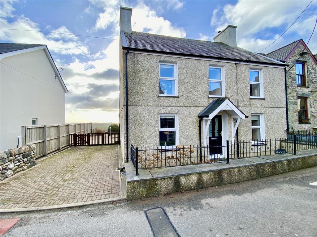 Llithfaen, Pwllheli 3 bed detached house - £200,000