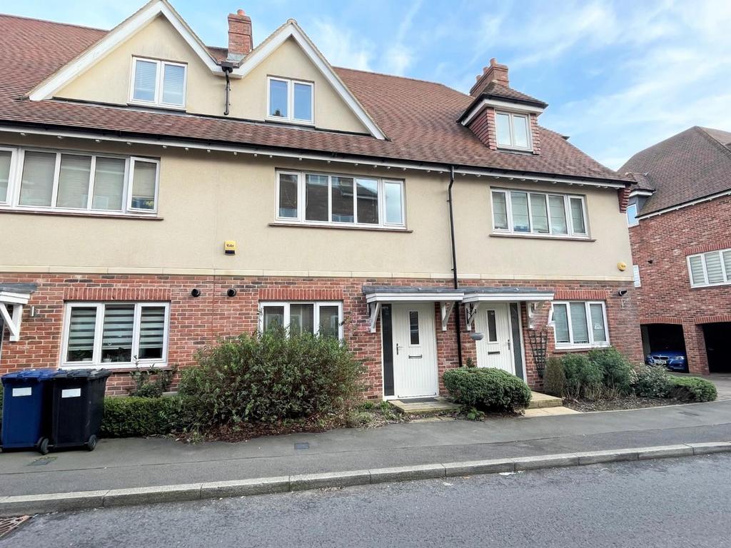 Guardhouse Way, Mill Hill, NW7 3 bed terraced house - £2,600 pcm (£600 pw)