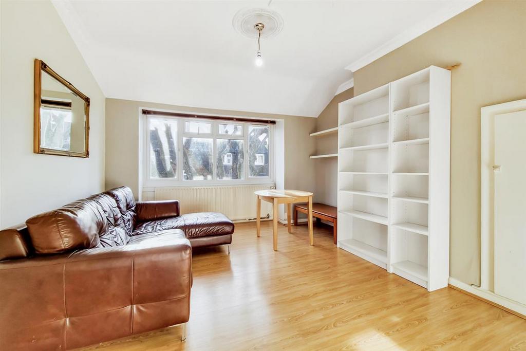 Holgate Avenue, SW11 2 bed flat - £400,000