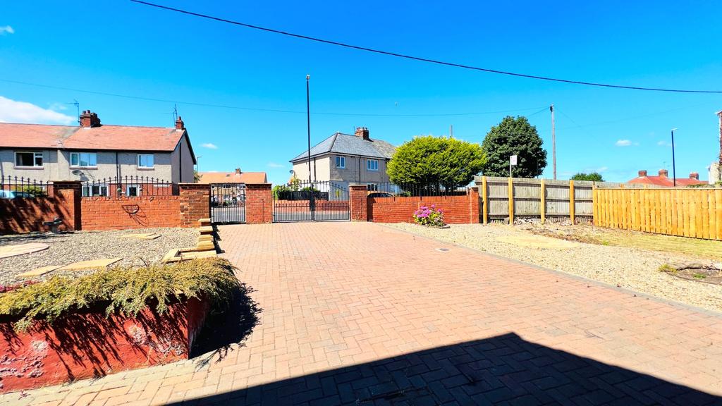 Burdon Lane, Sunderland, Tyne and Wear, SR2 3 bed semi-detached house ...