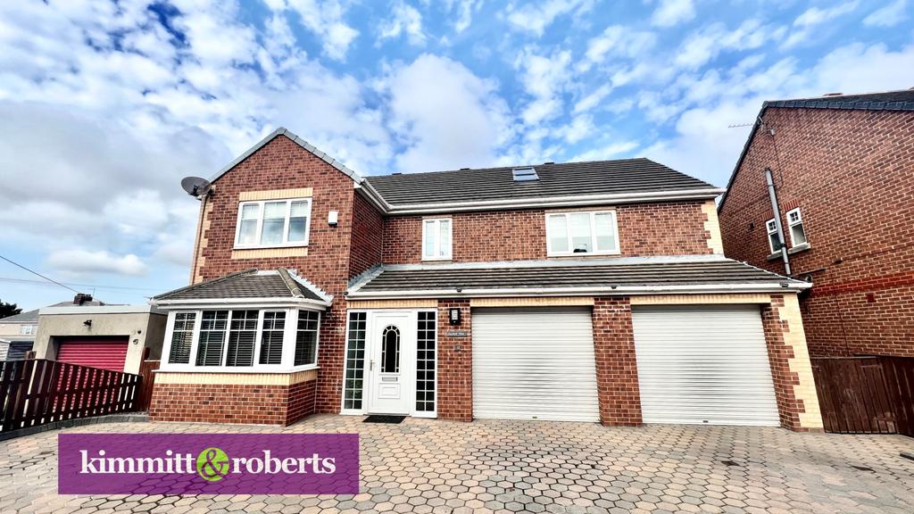 Doxford Terrace North, Murton, SR7 9RU 5 bed detached house - £320,000